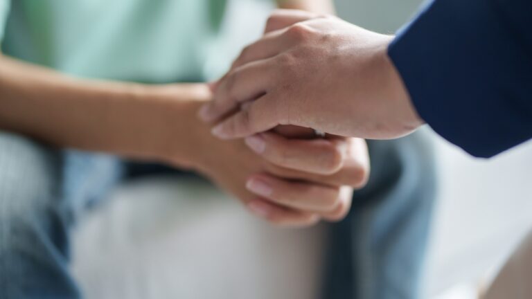 How to Help a Family Member with Opioid Dependence